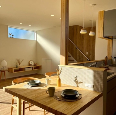 【SUUMO】 【33.4坪/2,200～2,299万円】無垢材を使ったLDK。吹き抜け、ダイニングカウンターこだわりが詰まった家 - マルニホーム の建築実例詳細 | 注文住宅