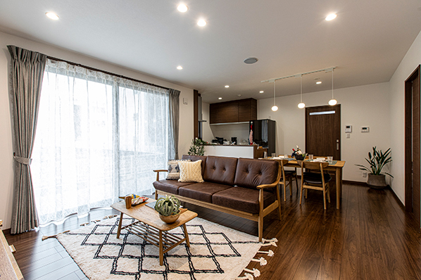 【SUUMO】 【3000万円台/天井高】一級建築士が提案した、天井高3mの家 - ヤマカ木材 オンリーホーム 本社の建築実例詳細 | 注文住宅