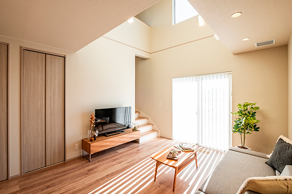 【SUUMO】 【3000万円台/ガレージ/モダン/和室】全館空調×吹抜けで快適さと開放感を！愛車を眺めるビルトインガレージ - イデキョウホーム(富士市/富士宮市/沼津市) 本社の建築実例 ...