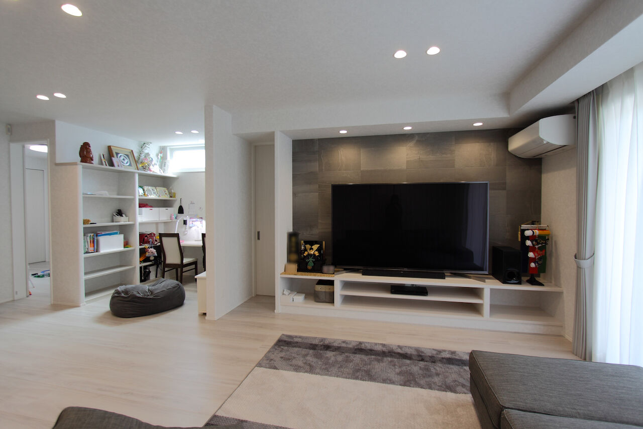 【SUUMO】 【河内長野市/3000万円台】モノトーンで統一した大空間LDK＆回遊動線が魅力的な夢のガレージハウス - シンヨウ建設 の建築実例詳細 | 注文住宅