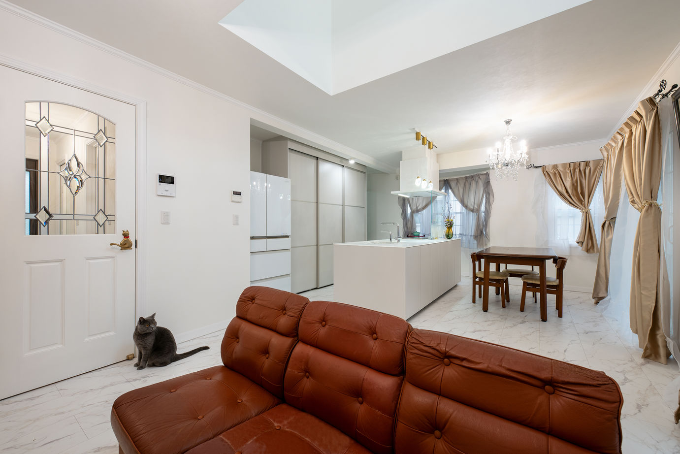 【SUUMO】 【2883万円｜32坪｜準防火仕様｜間取り図有】重厚感×パリ・アパルトマン。吹き抜けが描く陽だまりに猫も - ノーザンハウス の建築実例詳細 | 注文住宅