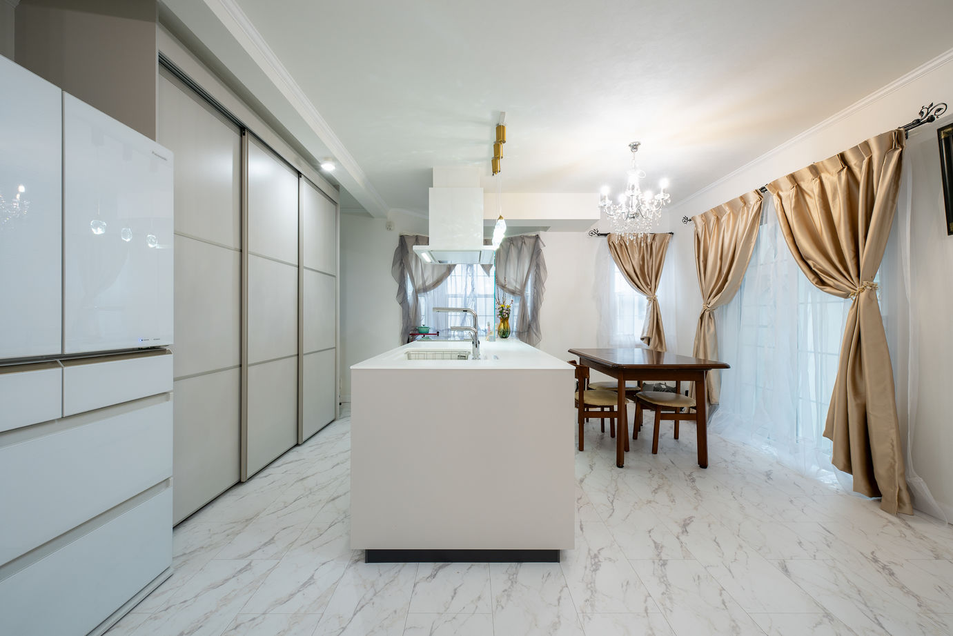 【SUUMO】 【2883万円｜32坪｜準防火仕様｜間取り図有】重厚感×パリ・アパルトマン。吹き抜けが描く陽だまりに猫も - ノーザンハウス の建築実例詳細 | 注文住宅