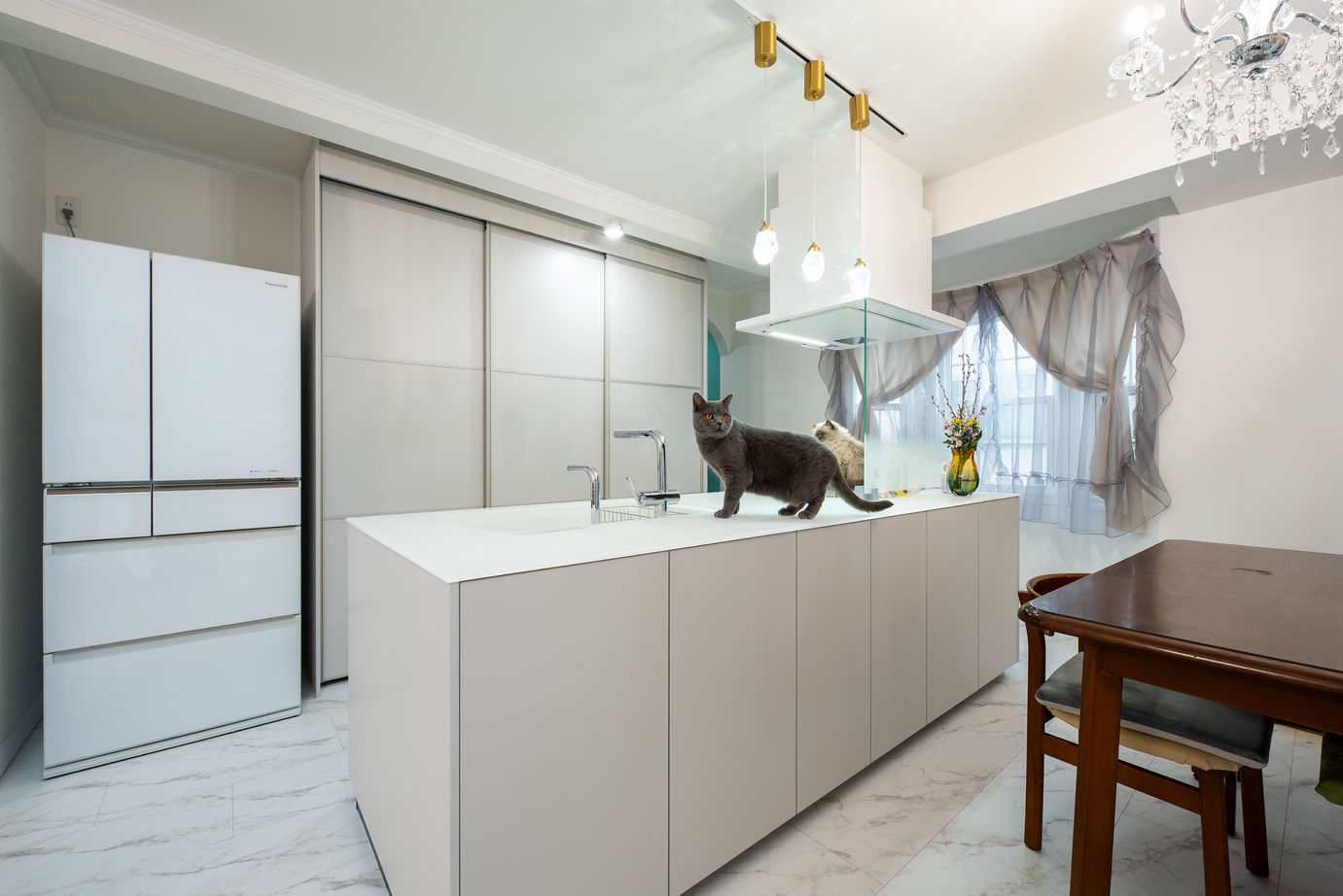 【SUUMO】 【2883万円｜32坪｜準防火仕様｜間取り図有】重厚感×パリ・アパルトマン。吹き抜けが描く陽だまりに猫も - ノーザンハウス の建築実例詳細 | 注文住宅