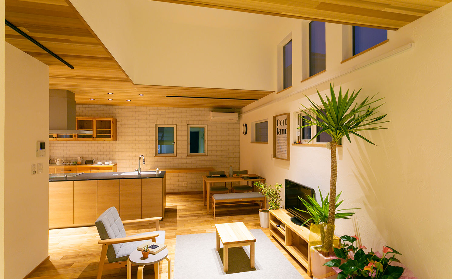 【SUUMO】 【北九州市/2653万円/4LDK/間取図有】国産無垢材・塗り壁の外壁で大人シンプル。吹き抜けで小屋裏を設置 - CRATCH（クラッチ） の建築実例詳細 | 注文住宅