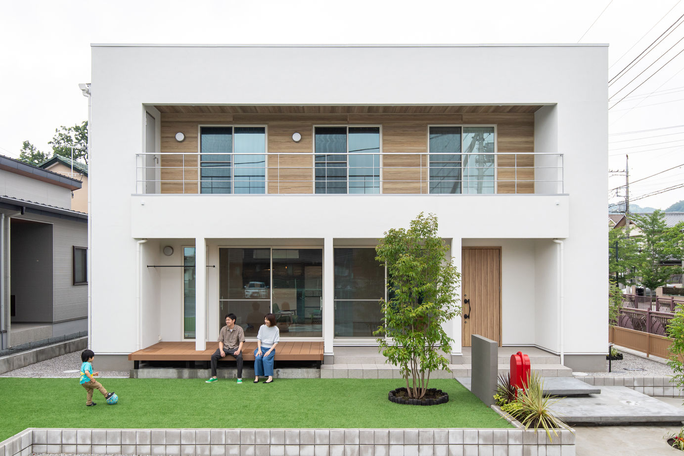 【SUUMO】 【太田市/3LDK/43.5坪/土間収納/ウッドデッキ付き】木目調のサイディングが調和した、白い塗り壁のお家 - かなう家 の建築実例詳細 | 注文住宅