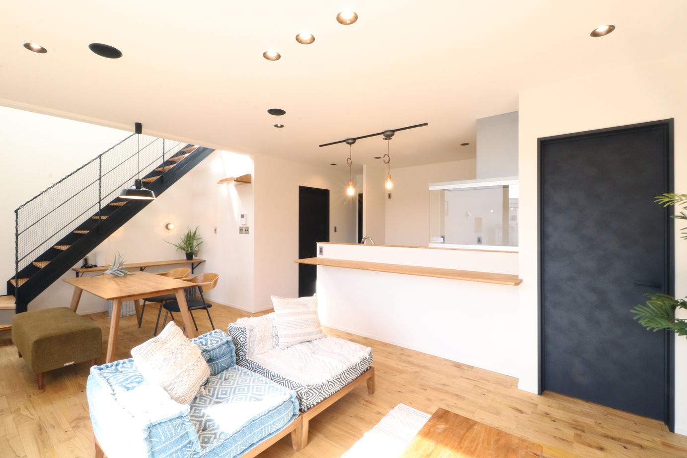 【SUUMO】 【小松市/ガレージ/鉄骨階段】ZERO-CUBE+GARAGE - 伊地知組 の建築実例詳細 | 注文住宅