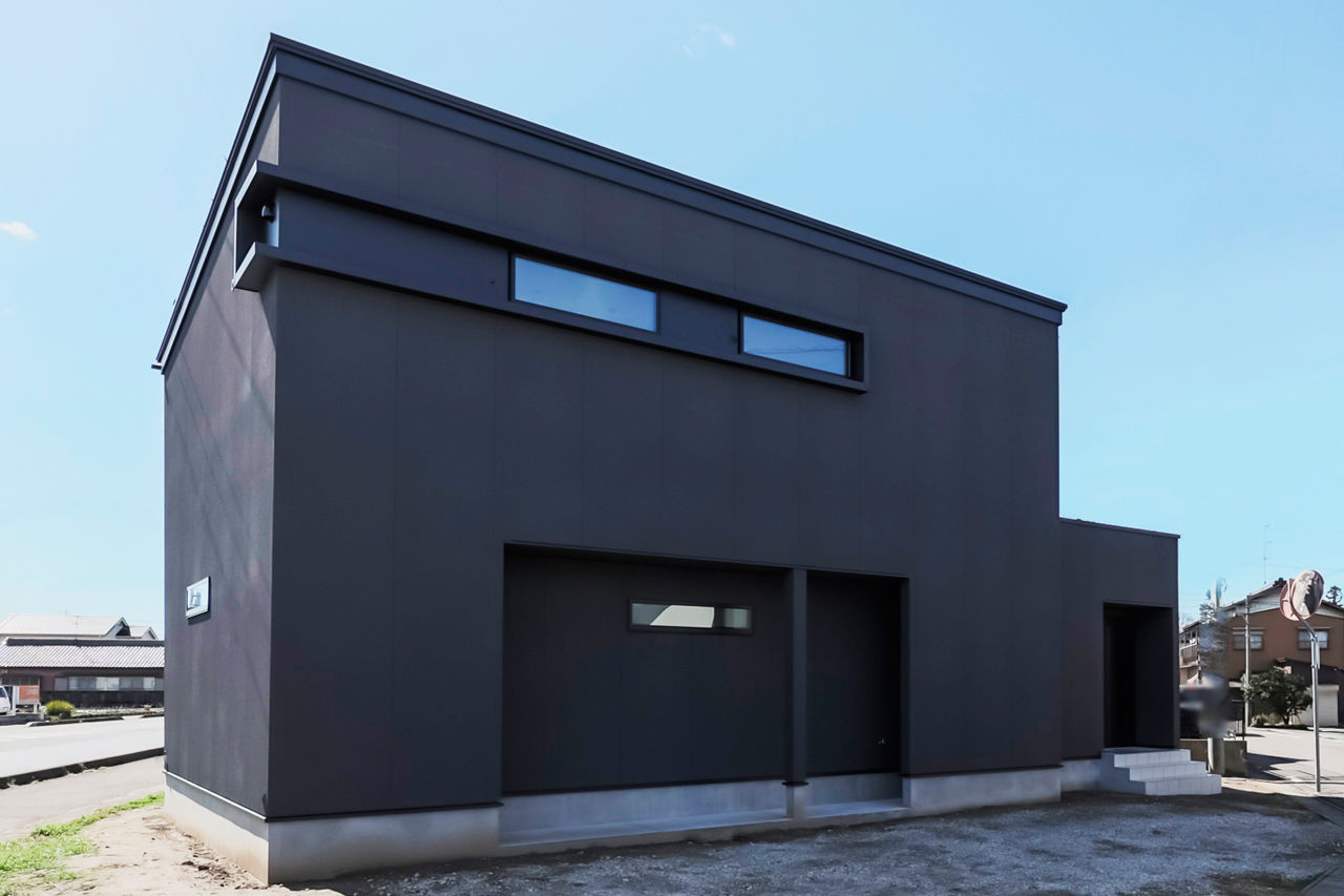 【SUUMO】 【愛知県／30坪台／吹抜けLDK】ラグジュアリー感あふれる32.8畳LDK。鉄骨階段が映える吹抜けの大空間 - Home＆nico(安井建設) の建築実例詳細 | 注文住宅