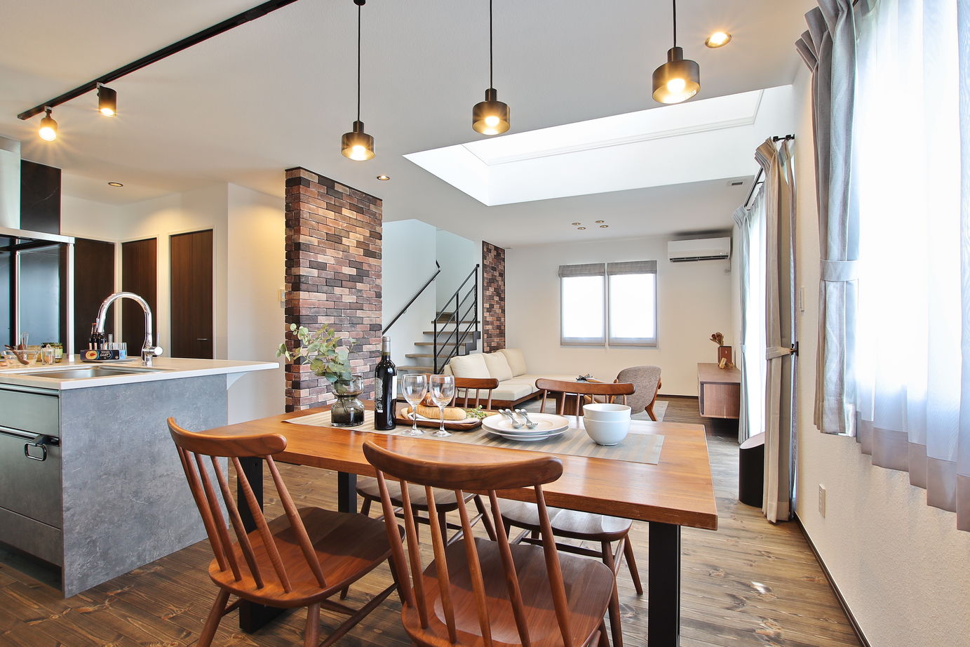 【SUUMO】 和風な外観×ブルックリンスタイルの内観が素敵な家【36坪/3LDK】 - タカノホーム 富山第一展示場の建築実例詳細 | 注文住宅