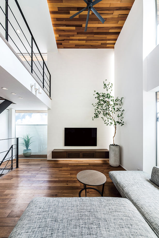 【SUUMO】 【4000万円/3階建て/40坪台/間取り図】吹抜けが非日常を演出。木造3階建て、店舗併用のリゾート住宅 - アールギャラリー(アールプランナー) DESIGN GALLERY ...