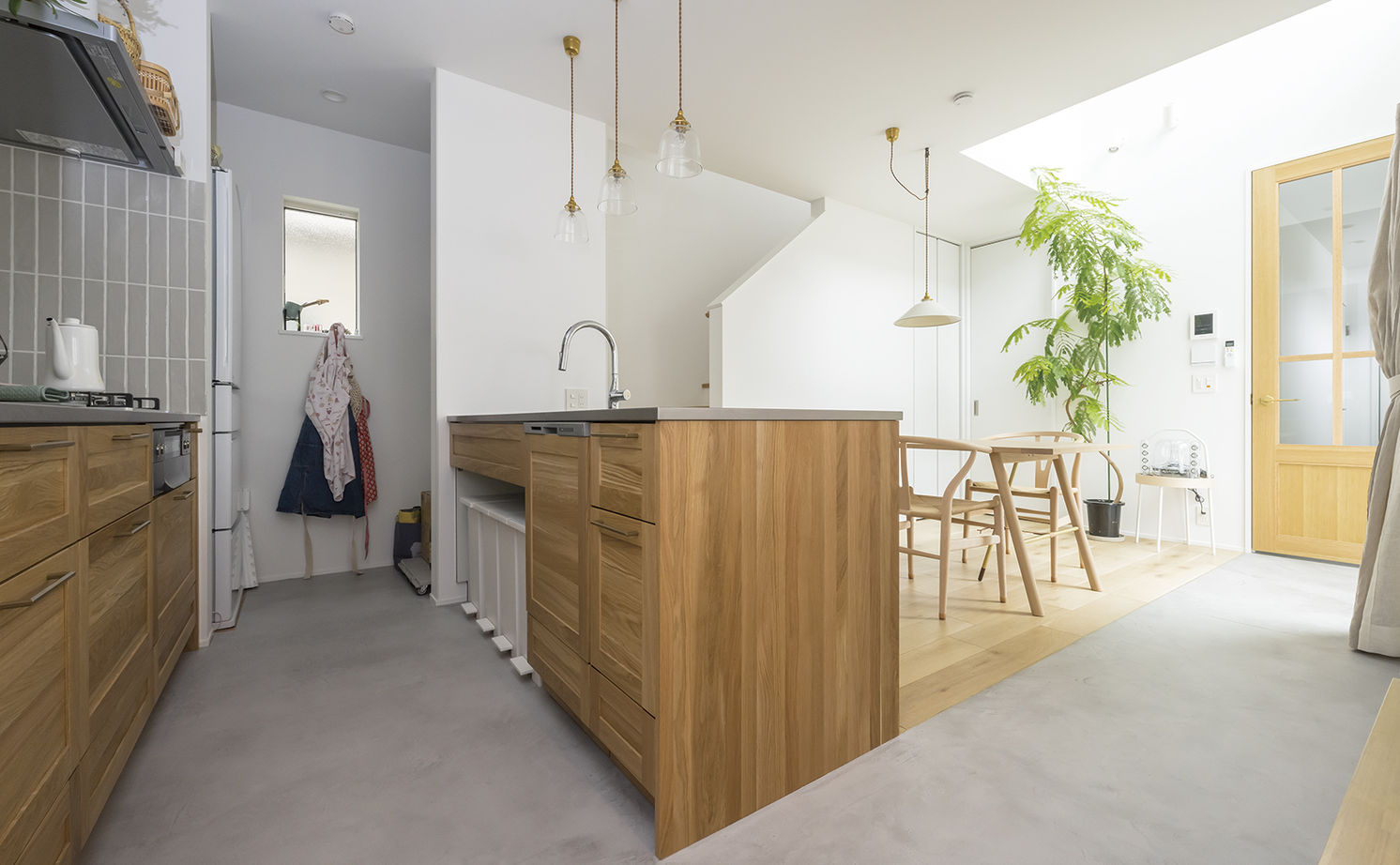 【SUUMO】 【2000万円台/28坪台/間取り有/Fの家】土間キッチンを現代風にアレンジ。日本家屋の伝統美が融合する家 - アールギャラリー(アールプランナー) 新宿ショールームの建築実例 ...