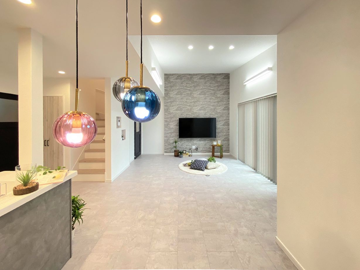 【SUUMO】 【本体価格2000～2500万円/35坪】ホテルライクな空間を彩る照明に、多彩なクロスなど遊び心溢れる家 - アイワホーム の建築実例詳細 | 注文住宅