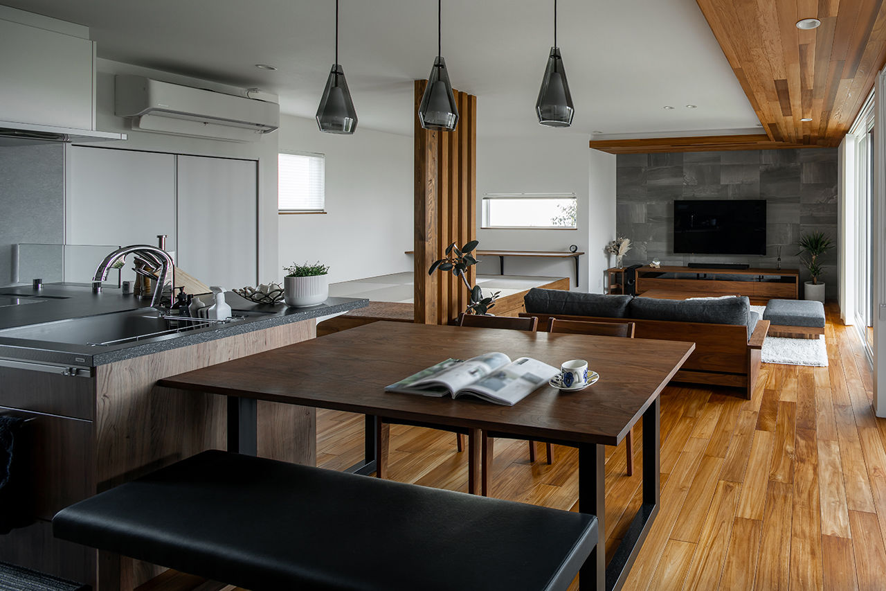 【SUUMO】 【3000万円台/滋賀/庭付き】チークの床が映える家。L字の下がり天井が引き立てる上質な空間 - ルポハウス一級建築士事務所 水口オープンスタジオの建築実例詳細 | 注文住宅