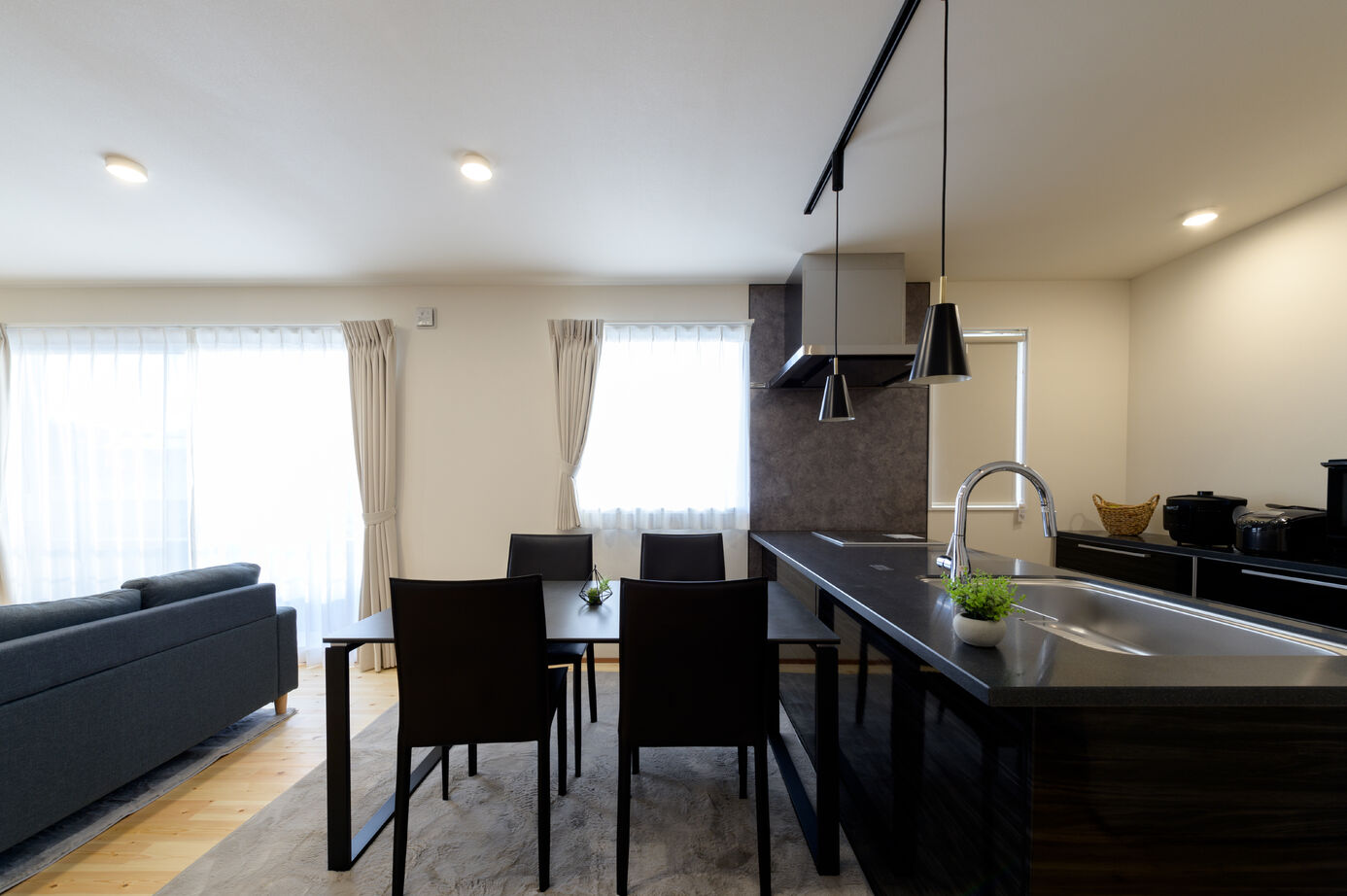 【SUUMO】 【二世帯住宅/2LDK+3LDK/52.35坪/4000万円台】ふたつの暮らしが豊かに広がる家 - 湯本工務店 の建築実例詳細 | 注文住宅