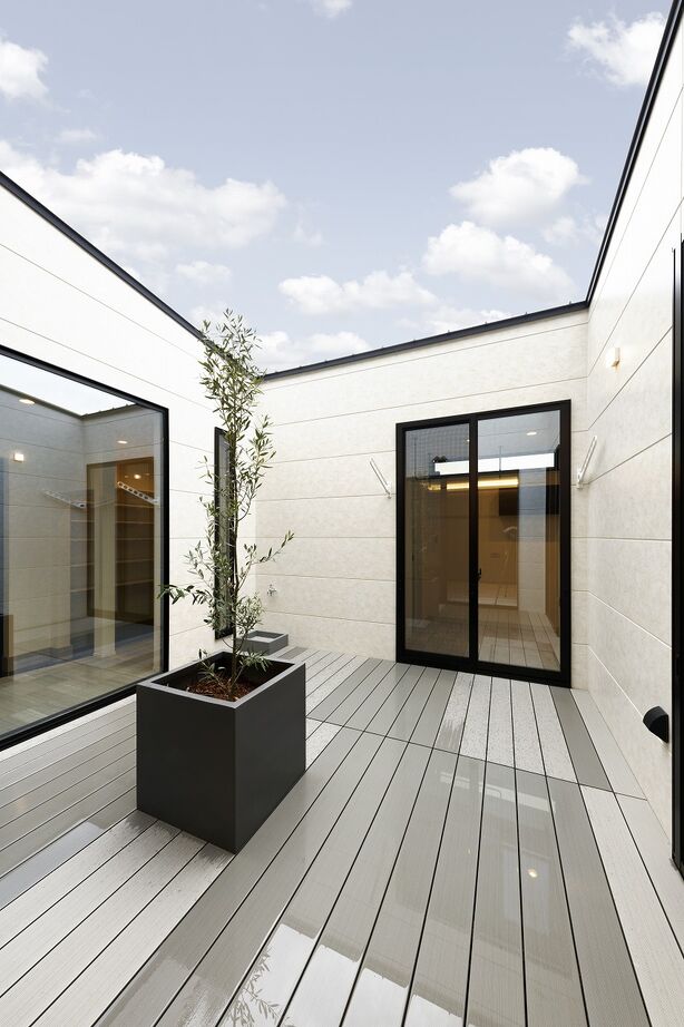 【SUUMO】 【建築家／大阪府枚方市／2100万円台／約33坪】中庭を囲む動線で快適性を追求する家 - IDEAL HOME（カスタムホーム） の建築実例詳細 | 注文住宅