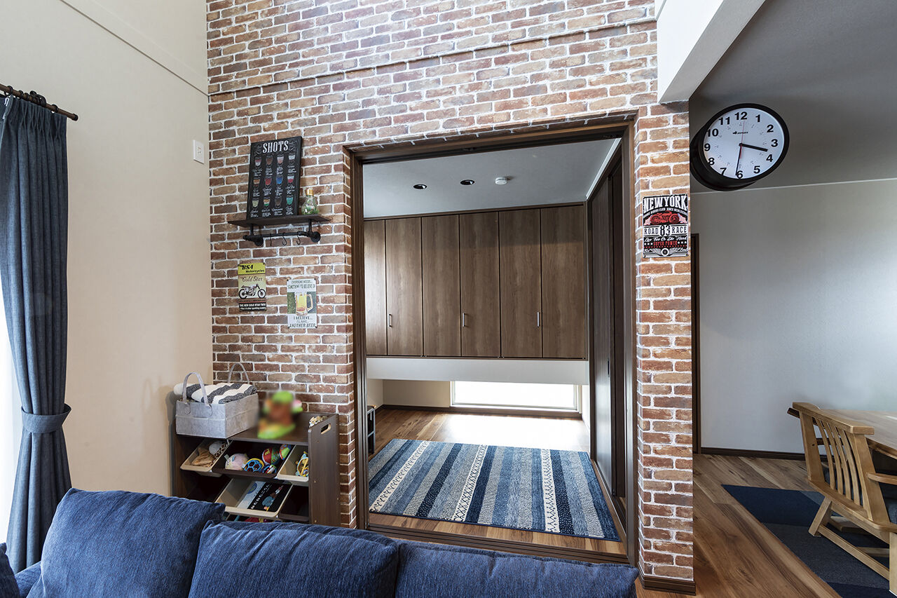 【SUUMO】 【37.3坪 3人家族 床暖房】壁紙、色合いでヴィンテージ風に。充実の標準仕様とコスパの良さが魅力 - 匠建(たっけん）コーポレーション の建築実例詳細 | 注文住宅