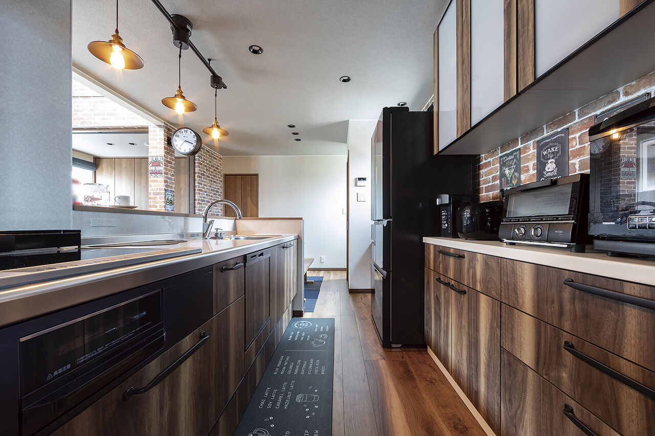 【SUUMO】 【37.3坪 3人家族 床暖房】壁紙、色合いでヴィンテージ風に。充実の標準仕様とコスパの良さが魅力 - 匠建(たっけん）コーポレーション の建築実例詳細 | 注文住宅