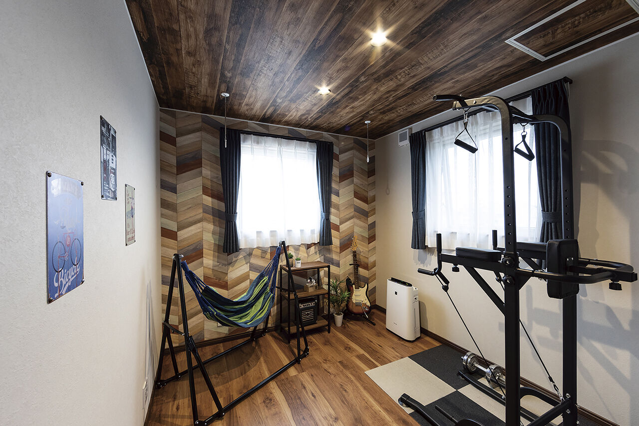 【SUUMO】 【37.3坪 3人家族 床暖房】壁紙、色合いでヴィンテージ風に。充実の標準仕様とコスパの良さが魅力 - 匠建(たっけん）コーポレーション の建築実例詳細 | 注文住宅