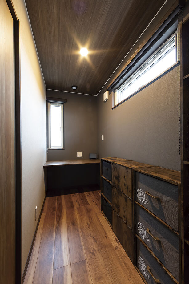 【SUUMO】 【37.3坪 3人家族 床暖房】壁紙、色合いでヴィンテージ風に。充実の標準仕様とコスパの良さが魅力 - 匠建(たっけん）コーポレーション の建築実例詳細 | 注文住宅