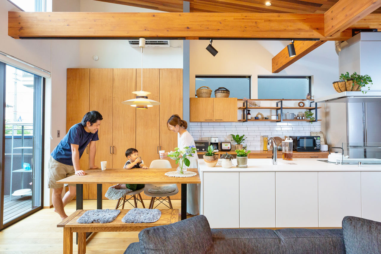 【SUUMO】 【2000万円台後半】2階LDKに大開口と勾配天井を。住宅密集地を感じさせない、空を身近に感じられる住まい - じょぶ の建築実例詳細 | 注文住宅