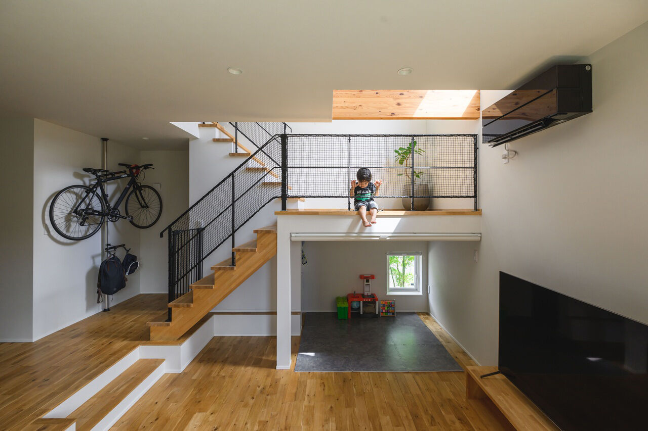 【SUUMO】 【31坪/中2階/吹抜け】遊び心あふれるスキップフロアリビングのある住まい - バウハウスデザイン 仲町台ショールームの建築実例詳細 | 注文住宅