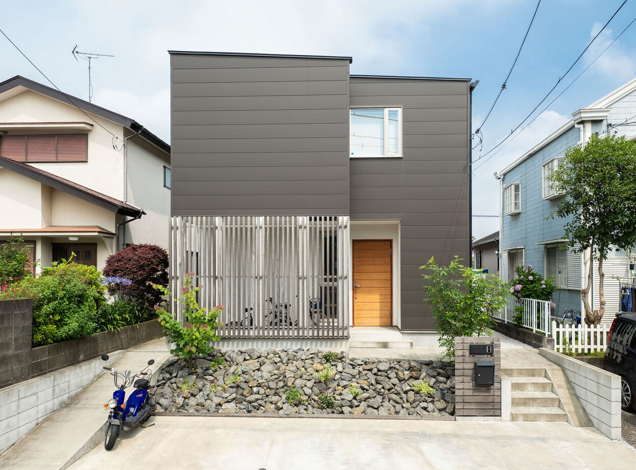 【SUUMO】 【32.1坪/吹抜け】階段を中心にぐるりと回遊できる、光と開放感に満ちた住まい - バウハウスデザイン 仲町台ショールームの建築実例詳細 | 注文住宅