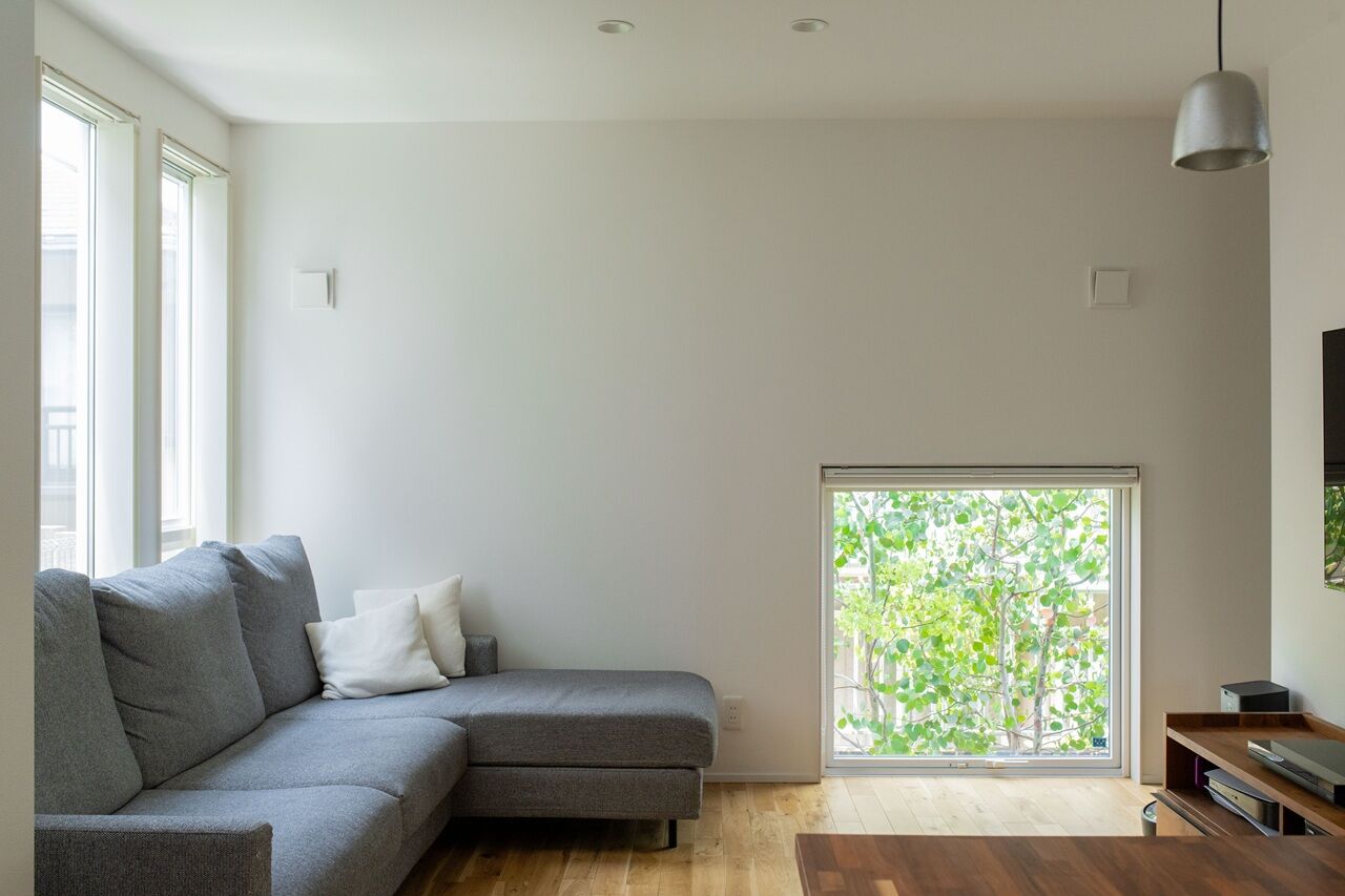 【SUUMO】 【32.1坪/吹抜け】階段を中心にぐるりと回遊できる、光と開放感に満ちた住まい - バウハウスデザイン 仲町台ショールームの建築実例詳細 | 注文住宅