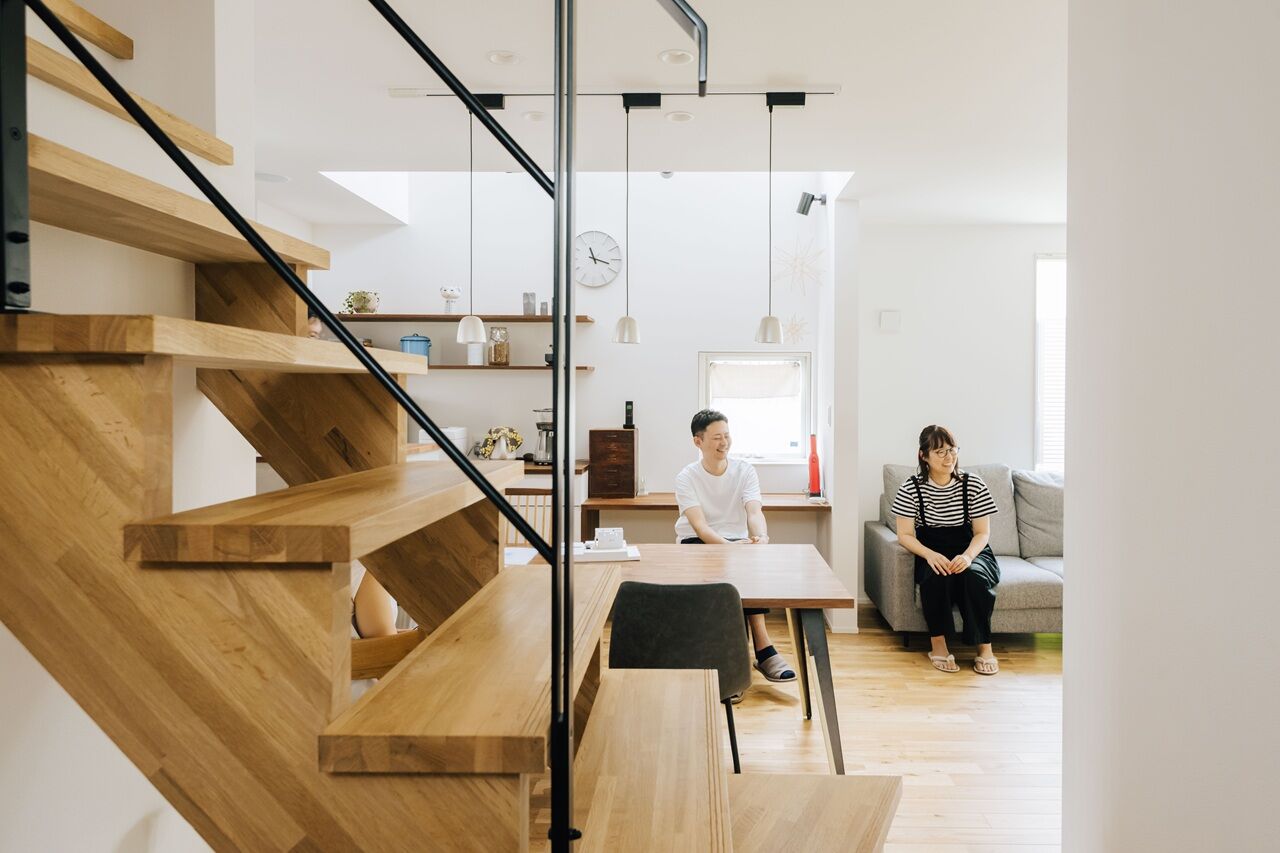 【SUUMO】 【32.1坪/吹抜け】階段を中心にぐるりと回遊できる、光と開放感に満ちた住まい - バウハウスデザイン 仲町台ショールームの建築実例詳細 | 注文住宅