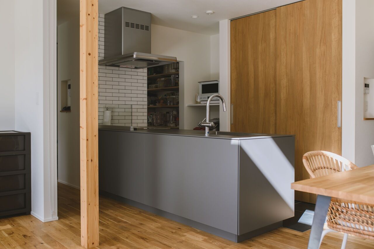 【SUUMO】 【30.1坪/吹抜け/デッキテラス】旗竿地のメリットを活かした、プライベートな庭のある住まい - バウハウスデザイン 仲町台ショールームの建築実例詳細 | 注文住宅