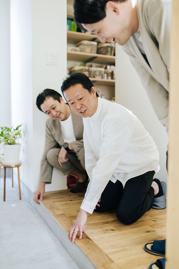 【SUUMO】 【30.1坪/吹抜け/デッキテラス】旗竿地のメリットを活かした、プライベートな庭のある住まい - バウハウスデザイン 仲町台ショールームの建築実例詳細 | 注文住宅