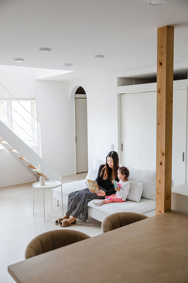 【SUUMO】 【32.8坪/ホテルライク】水回りは2階に、1階は広々と。「まるで5つ星ホテルのような居心地がいい家です！」 - 暮るみ（くるみ） の建築実例詳細 | 注文住宅