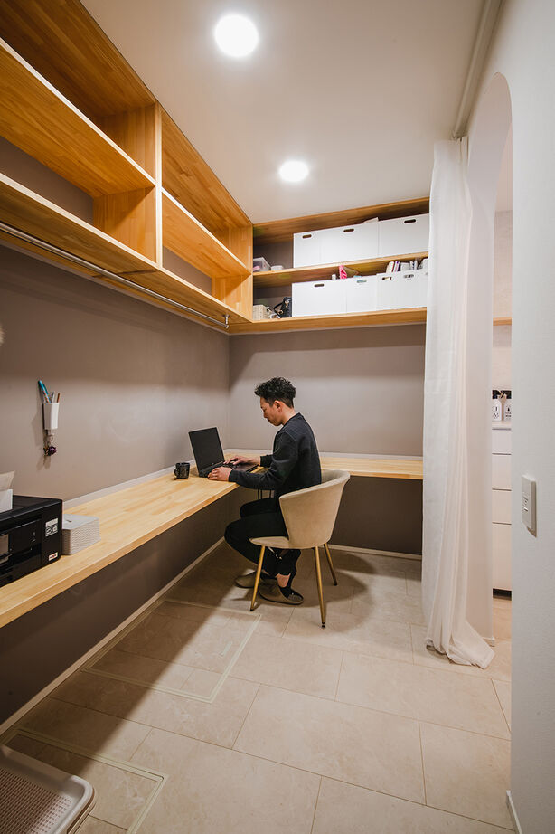 【SUUMO】 【32.8坪/ホテルライク】水回りは2階に、1階は広々と。「まるで5つ星ホテルのような居心地がいい家です！」 - 暮るみ（くるみ） の建築実例詳細 | 注文住宅