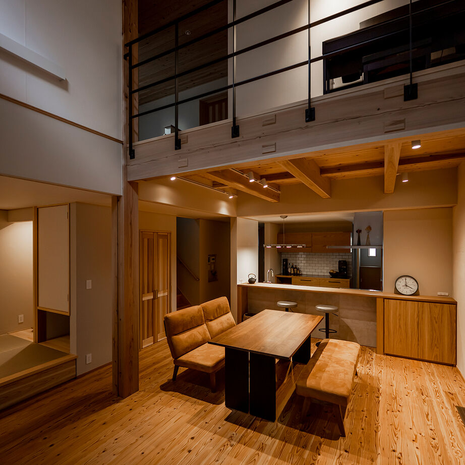 【SUUMO】 【ZEH住宅/34.8坪/2階建て/間取り図あり】旗竿地で叶えた快適空間。子育て世帯に嬉しいアイディが満載の家 - エコワークス 福岡オフィスの建築実例詳細 | 注文住宅