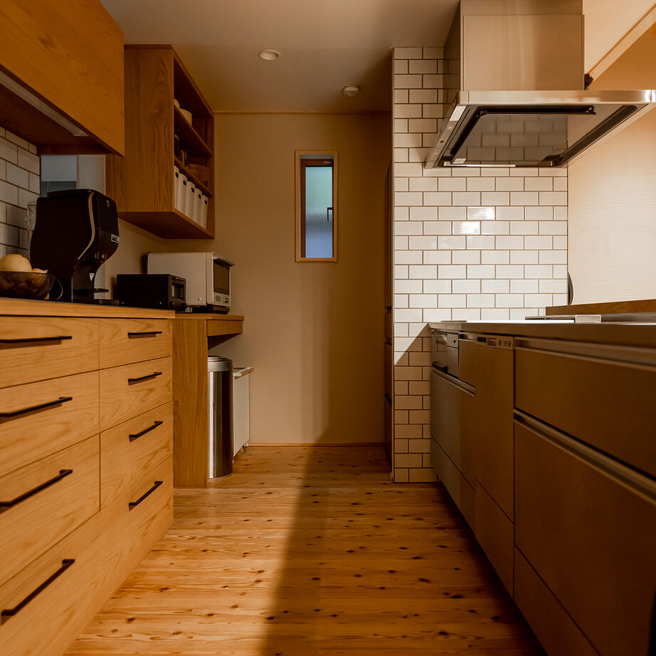 【SUUMO】 【ZEH住宅/34.8坪/2階建て/間取り図あり】旗竿地で叶えた快適空間。子育て世帯に嬉しいアイディが満載の家 - エコワークス 福岡オフィスの建築実例詳細 | 注文住宅