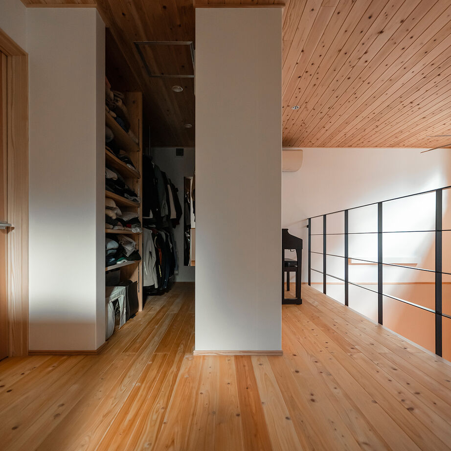 【SUUMO】 【ZEH住宅/34.8坪/2階建て/間取り図あり】旗竿地で叶えた快適空間。子育て世帯に嬉しいアイディが満載の家 - エコワークス 福岡オフィスの建築実例詳細 | 注文住宅