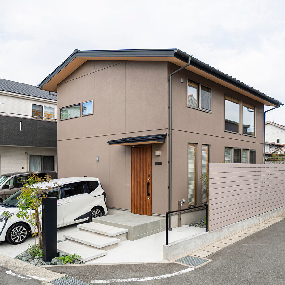 【SUUMO】 【ZEH住宅/37.6坪/2階建て】敷地面積は27.8坪。大胆なプランニングで吹き抜けのある開放的な住まいを実現 - エコワークス 福岡オフィスの建築実例詳細 | 注文住宅