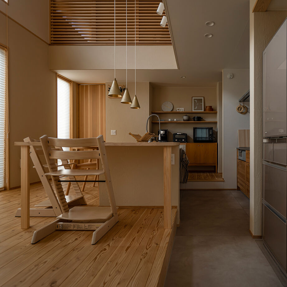 【SUUMO】 【ZEH住宅/37.6坪/2階建て】敷地面積は27.8坪。大胆なプランニングで吹き抜けのある開放的な住まいを実現 - エコワークス 福岡オフィスの建築実例詳細 | 注文住宅