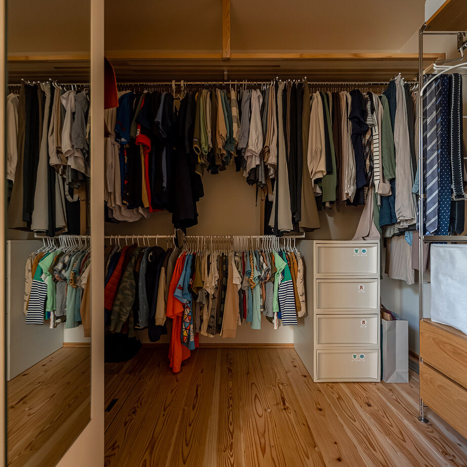 【SUUMO】 【ZEH住宅/37.6坪/2階建て】敷地面積は27.8坪。大胆なプランニングで吹き抜けのある開放的な住まいを実現 - エコワークス 福岡オフィスの建築実例詳細 | 注文住宅