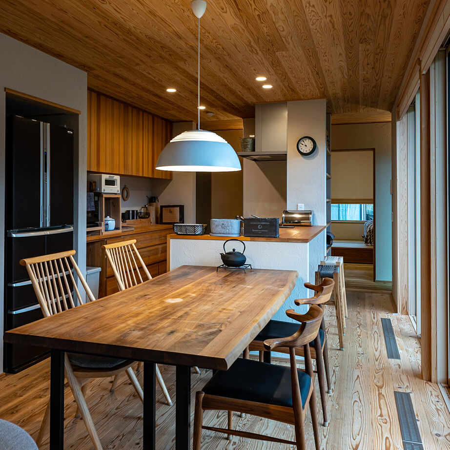 【SUUMO】 【ZEH住宅/40.6坪/平屋/間取り図あり】自然と調和し美しい景色に癒される平屋で、憧れのスローライフを実現 - エコワークス 福岡オフィスの建築実例詳細 | 注文住宅