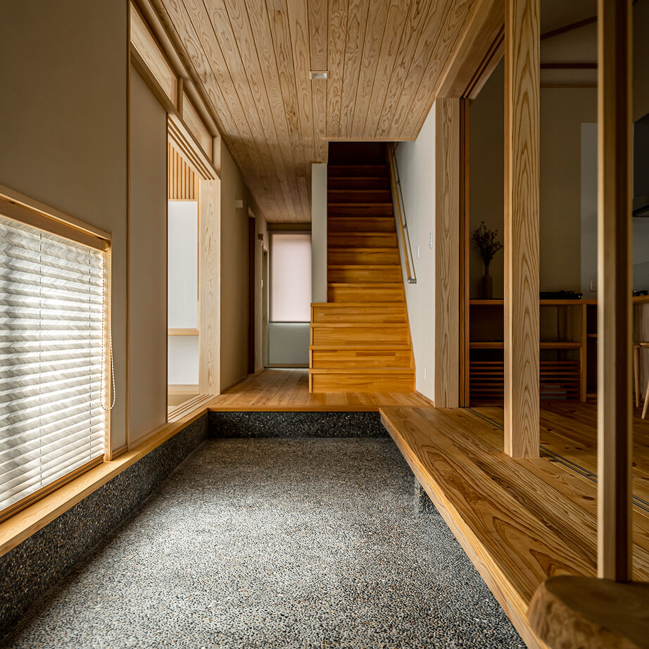 【SUUMO】 【ZEH住宅/27.9坪/平屋/間取り図あり】長く続く「土間玄関」は圧巻。日本の美しさを感じる平屋 - エコワークス 福岡オフィスの建築実例詳細 | 注文住宅