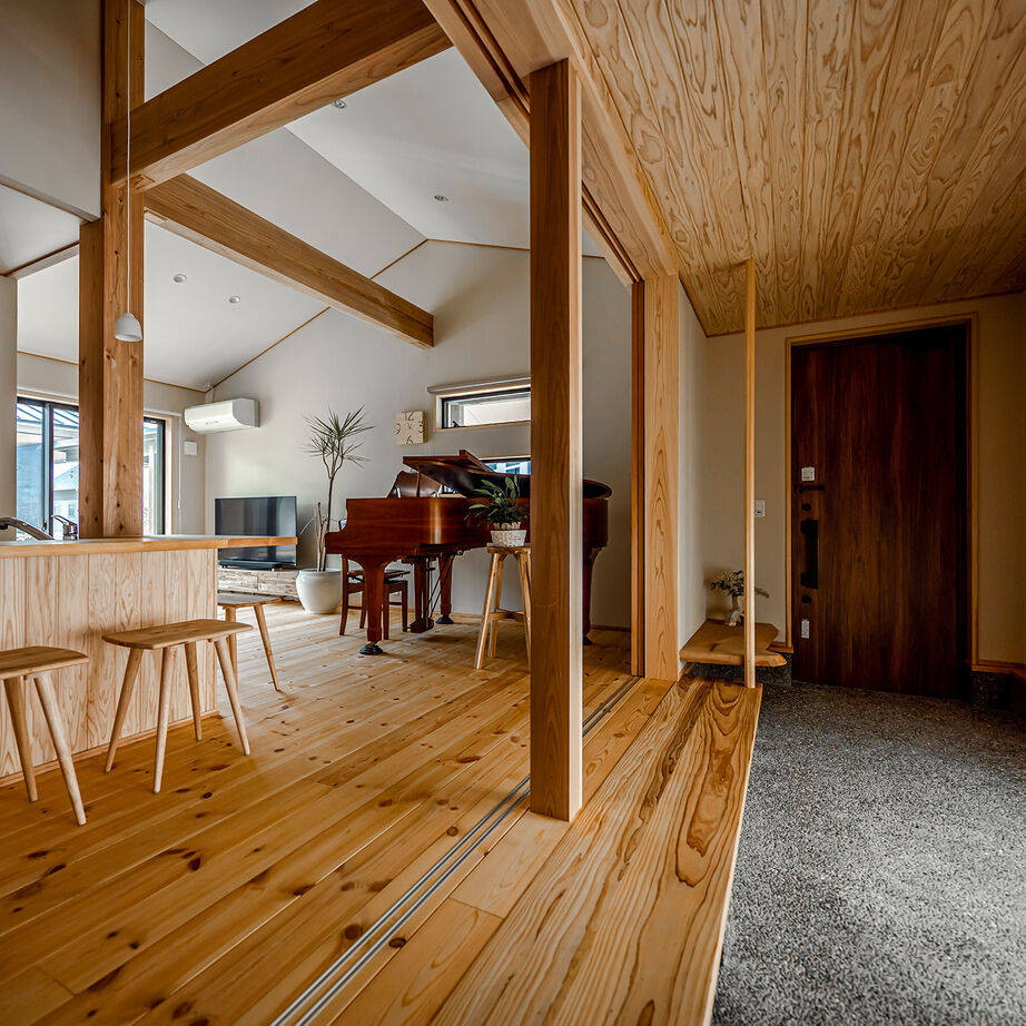 【SUUMO】 【ZEH住宅/27.9坪/平屋/間取り図あり】長く続く「土間玄関」は圧巻。日本の美しさを感じる平屋 - エコワークス 福岡オフィスの建築実例詳細 | 注文住宅