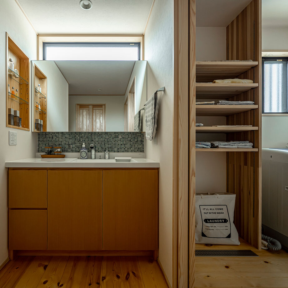 【SUUMO】 【ZEH住宅/27.9坪/平屋/間取り図あり】長く続く「土間玄関」は圧巻。日本の美しさを感じる平屋 - エコワークス 福岡オフィスの建築実例詳細 | 注文住宅