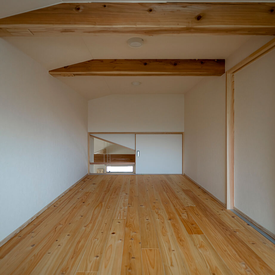 【SUUMO】 【ZEH住宅/27.9坪/平屋/間取り図あり】長く続く「土間玄関」は圧巻。日本の美しさを感じる平屋 - エコワークス 福岡オフィスの建築実例詳細 | 注文住宅