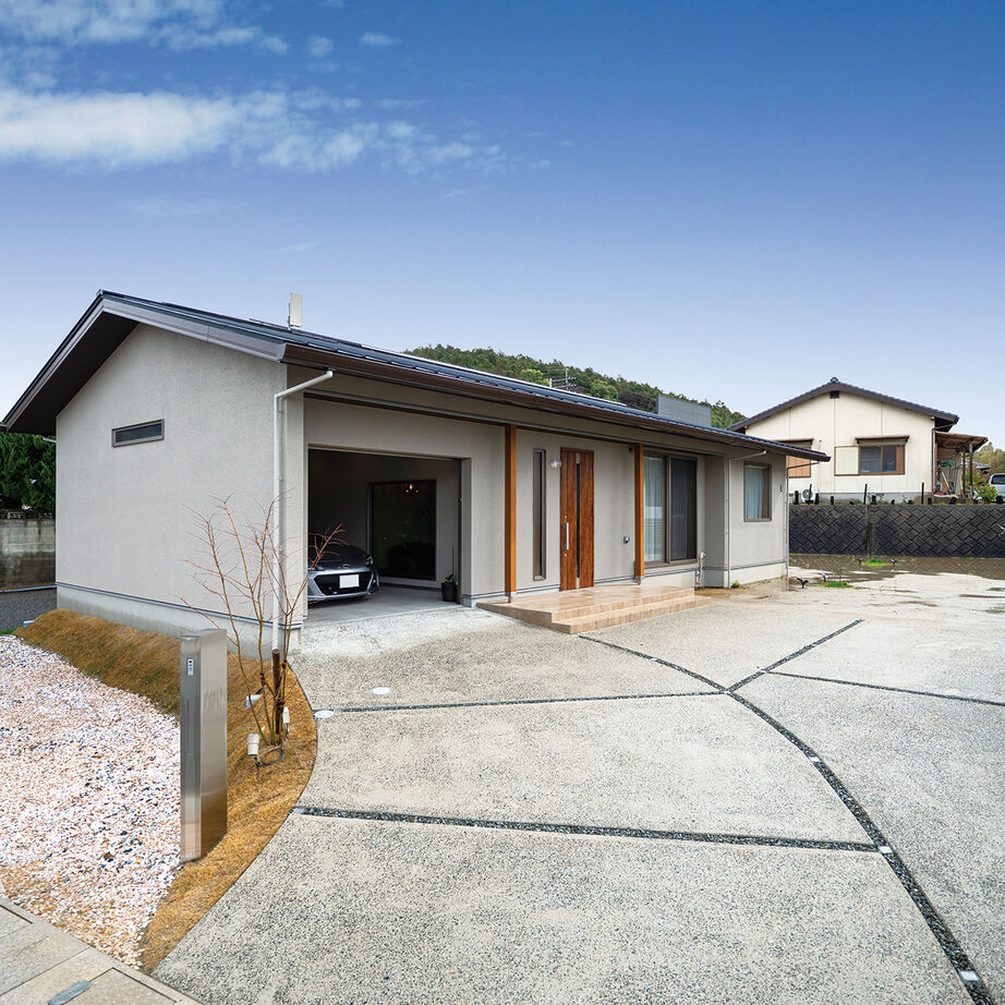 【SUUMO】 【ZEH住宅/27.6坪/平屋/間取り図あり】大切なものがすぐそばに。愛車を眺めながら、愛犬と楽しく過ごす家 - エコワークス 福岡オフィスの建築実例詳細 | 注文住宅