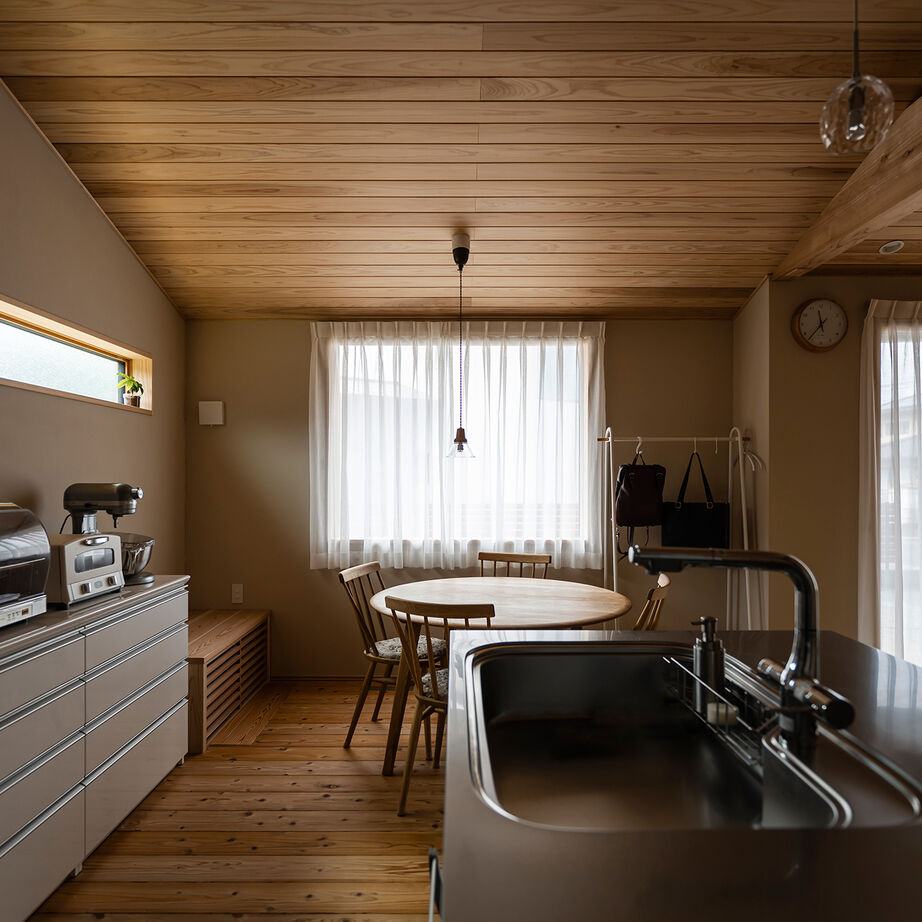 【SUUMO】 【ZEH住宅/27.6坪/平屋/間取り図あり】大切なものがすぐそばに。愛車を眺めながら、愛犬と楽しく過ごす家 - エコワークス 福岡オフィスの建築実例詳細 | 注文住宅