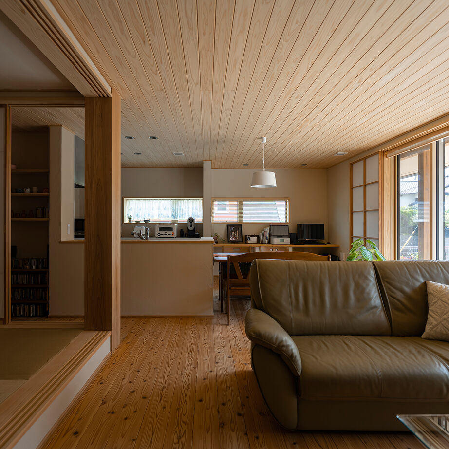 【SUUMO】 【ZEH住宅/30坪/平屋/間取り図あり】築40年の旧家から住み替えで、終の棲家に相応しい安らぎと快適を追求 - エコワークス 福岡オフィスの建築実例詳細 | 注文住宅