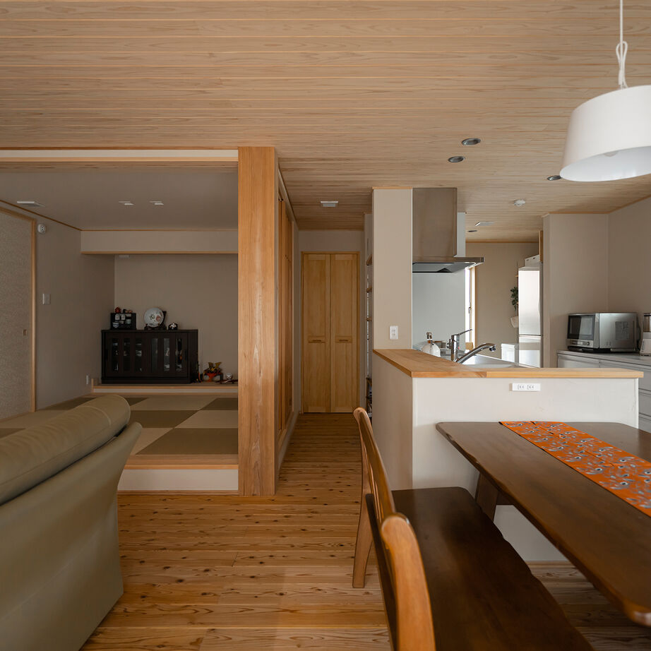 【SUUMO】 【ZEH住宅/30坪/平屋/間取り図あり】築40年の旧家から住み替えで、終の棲家に相応しい安らぎと快適を追求 - エコワークス 福岡オフィスの建築実例詳細 | 注文住宅