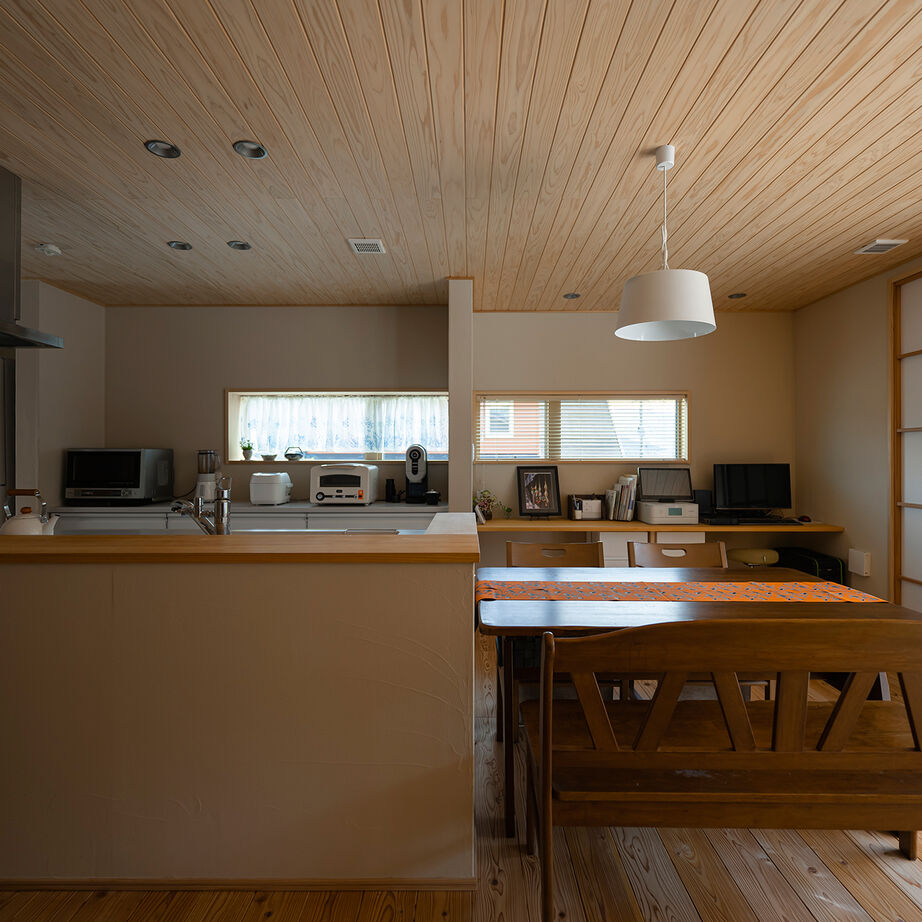 【SUUMO】 【ZEH住宅/30坪/平屋/間取り図あり】築40年の旧家から住み替えで、終の棲家に相応しい安らぎと快適を追求 - エコワークス 福岡オフィスの建築実例詳細 | 注文住宅