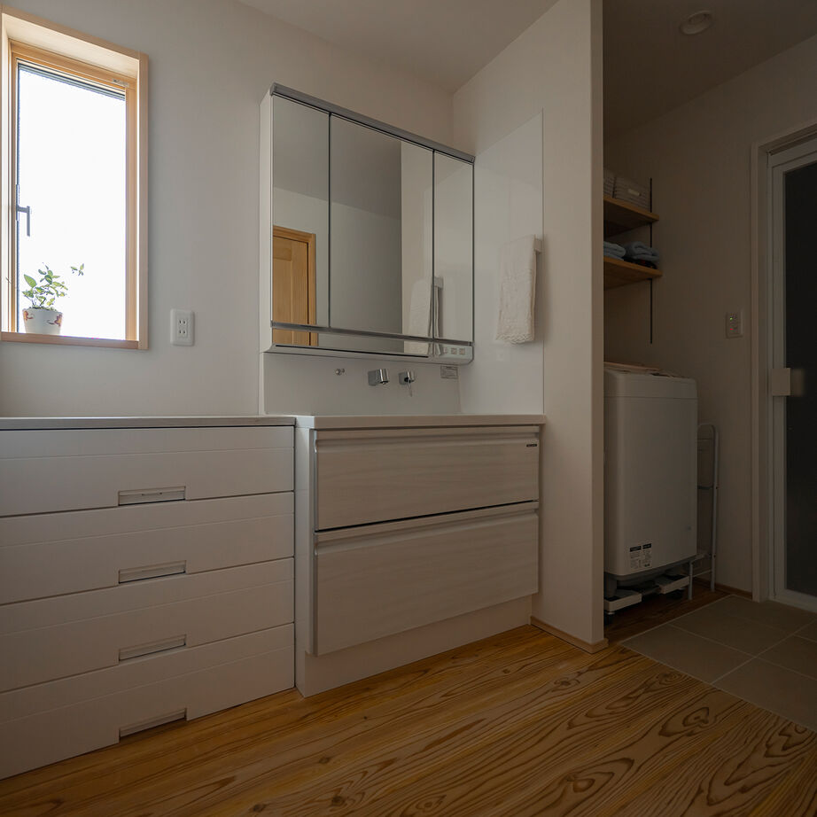 【SUUMO】 【ZEH住宅/30坪/平屋/間取り図あり】築40年の旧家から住み替えで、終の棲家に相応しい安らぎと快適を追求 - エコワークス 福岡オフィスの建築実例詳細 | 注文住宅