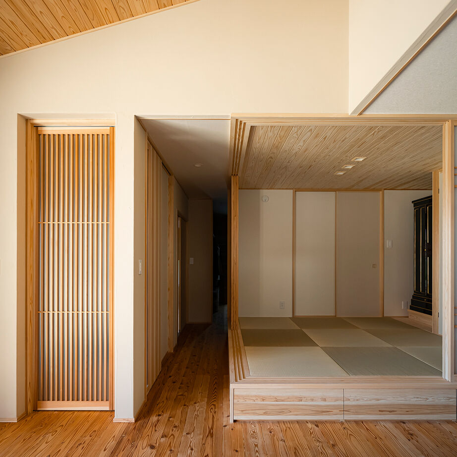 【SUUMO】 【ZEH住宅/37.5坪/平屋/間取り図あり】囲炉裏ダイニングや回遊動線など、キッチンにこだわった家づくり - エコワークス 福岡オフィスの建築実例詳細 | 注文住宅