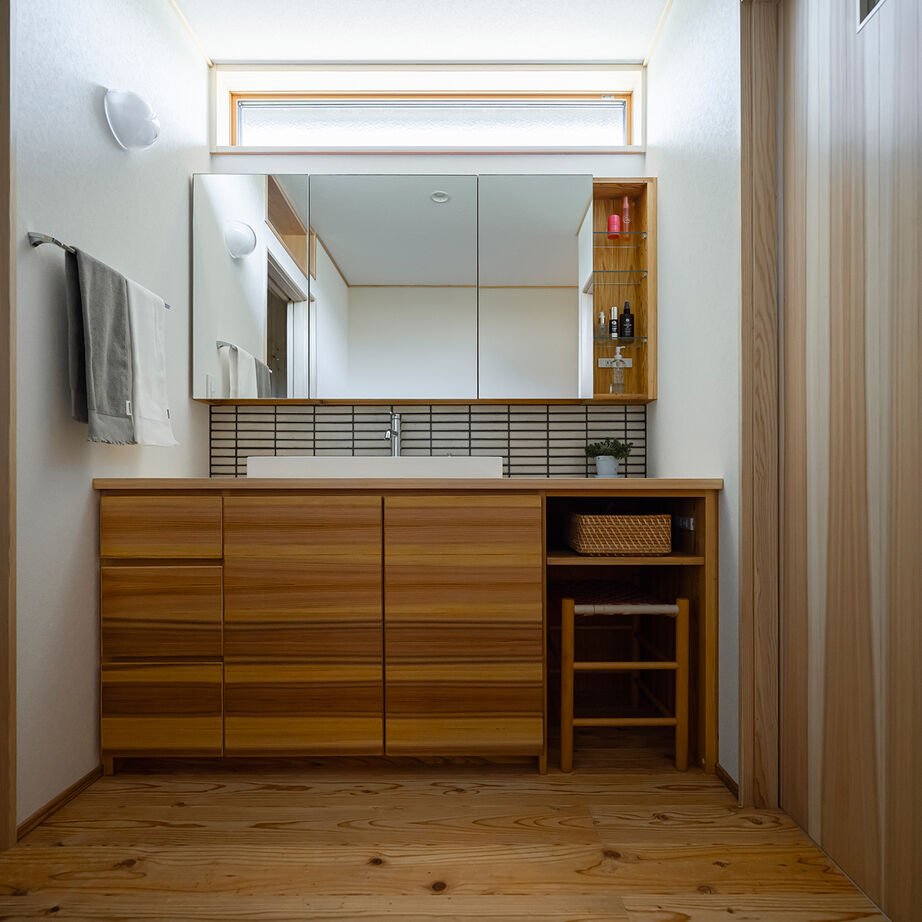 【SUUMO】 【ZEH住宅/37.5坪/平屋/間取り図あり】囲炉裏ダイニングや回遊動線など、キッチンにこだわった家づくり - エコワークス 福岡オフィスの建築実例詳細 | 注文住宅